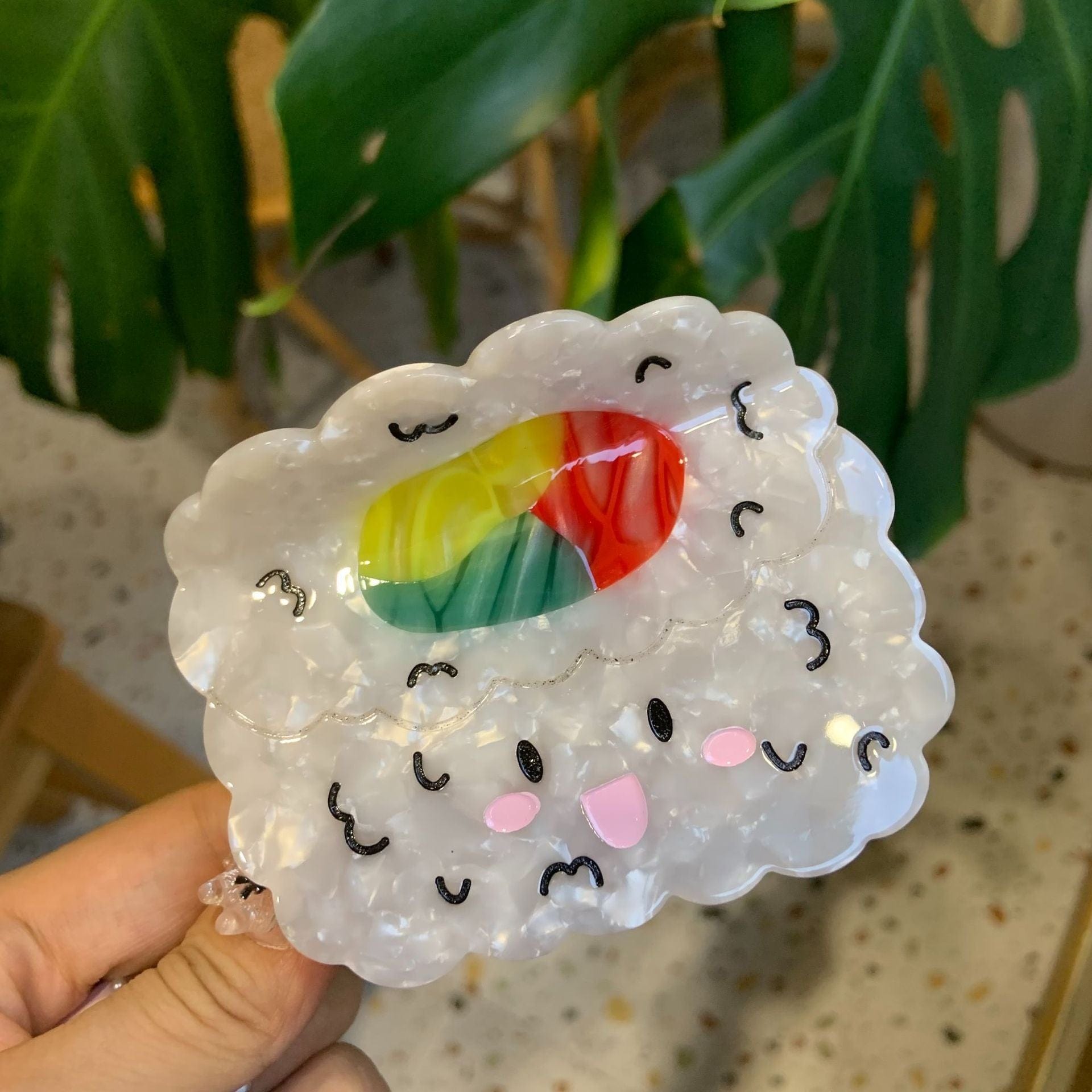 Medium Smiling Rice Ball Hair Claw | NueShiny